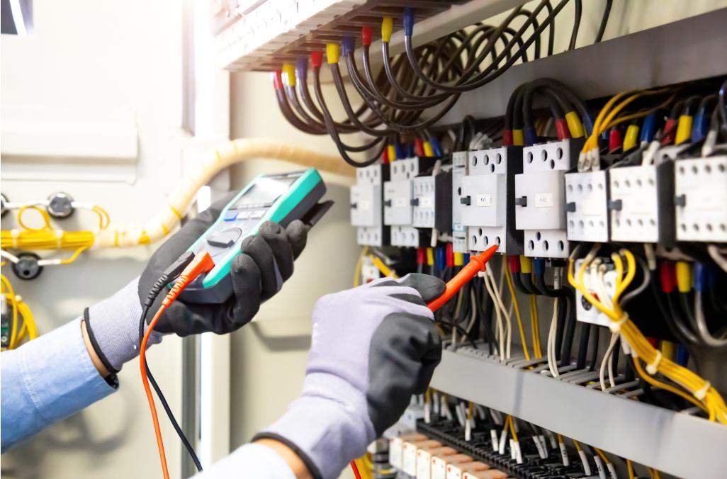 Qu’est-ce qu’un système à courant faible ? Définition et usages - STB